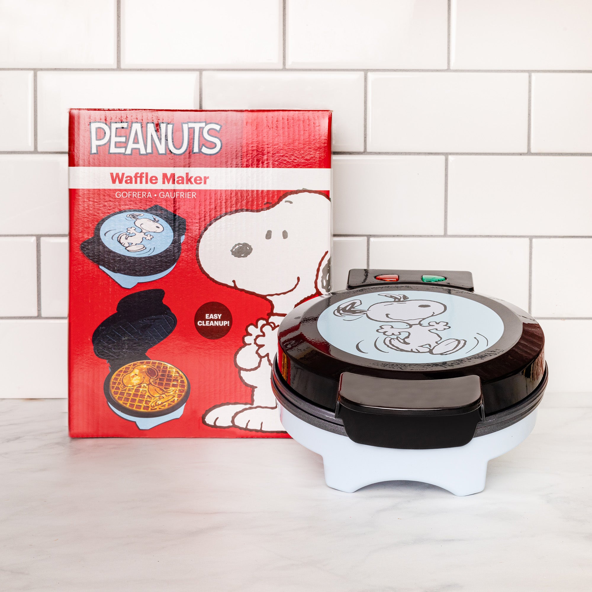 Peanuts Snoopy Waffle Maker - Uncanny Brands