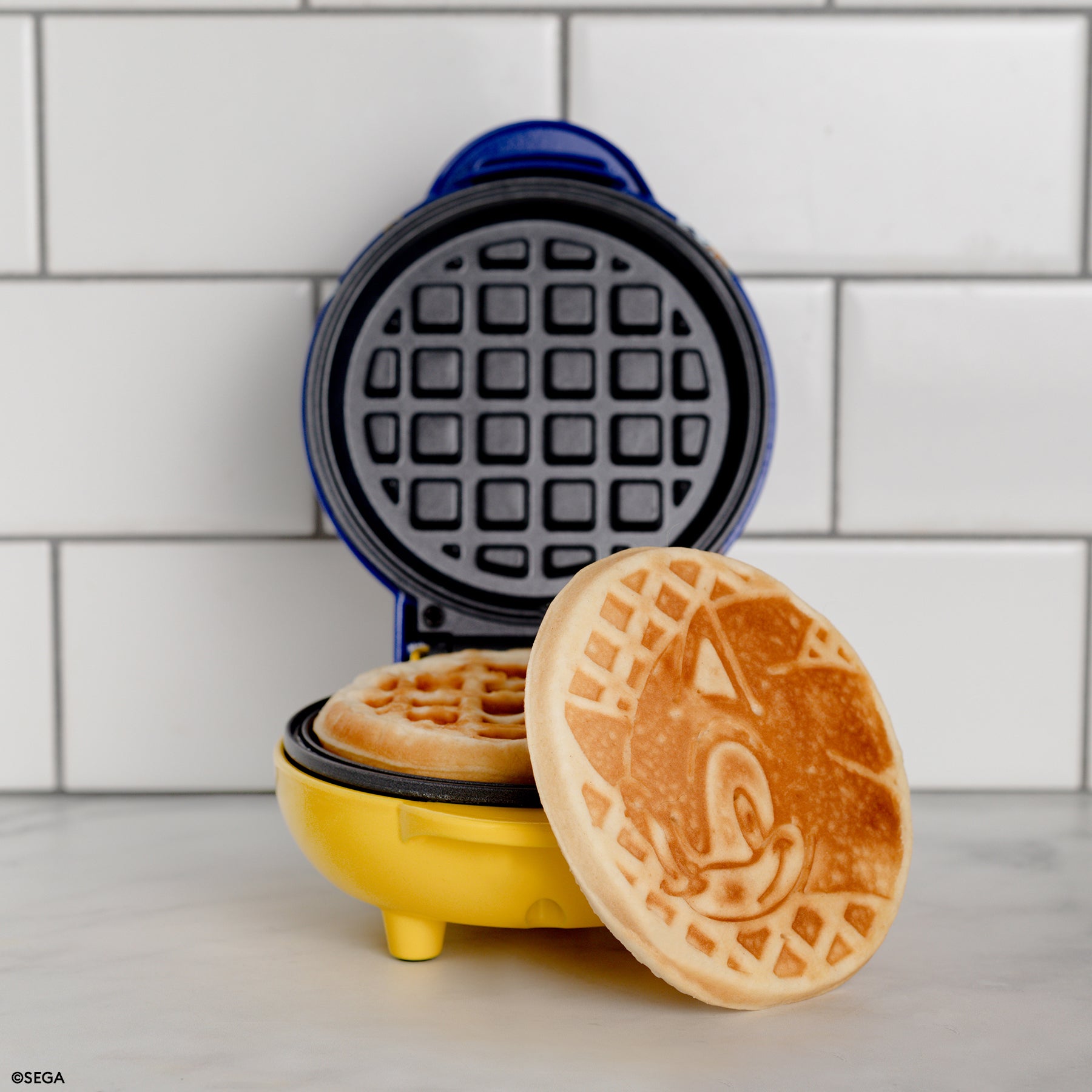 Sonic the Hedgehog Mini Waffle Maker - Uncanny Brands