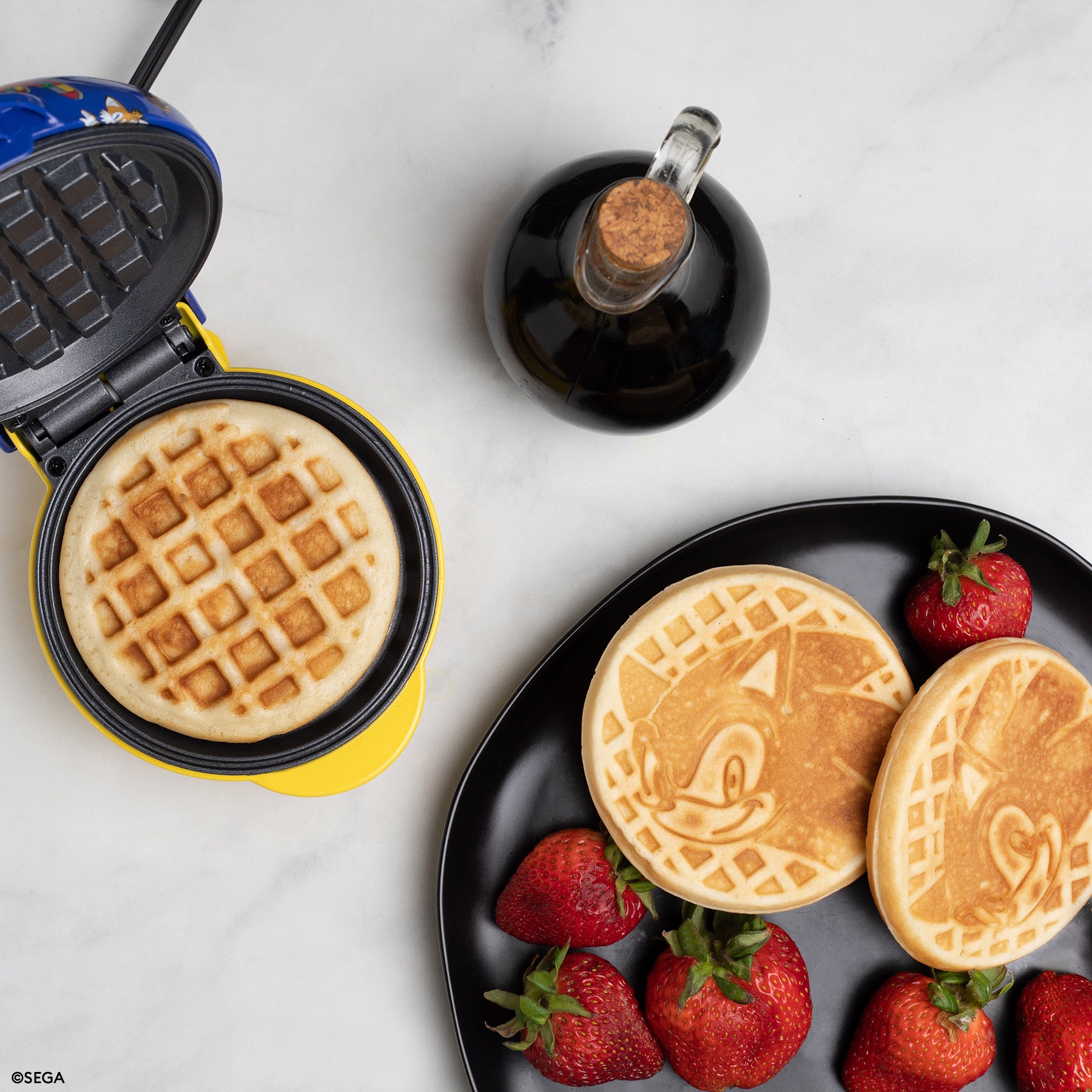 Sonic the Hedgehog Mini Waffle Maker - Uncanny Brands
