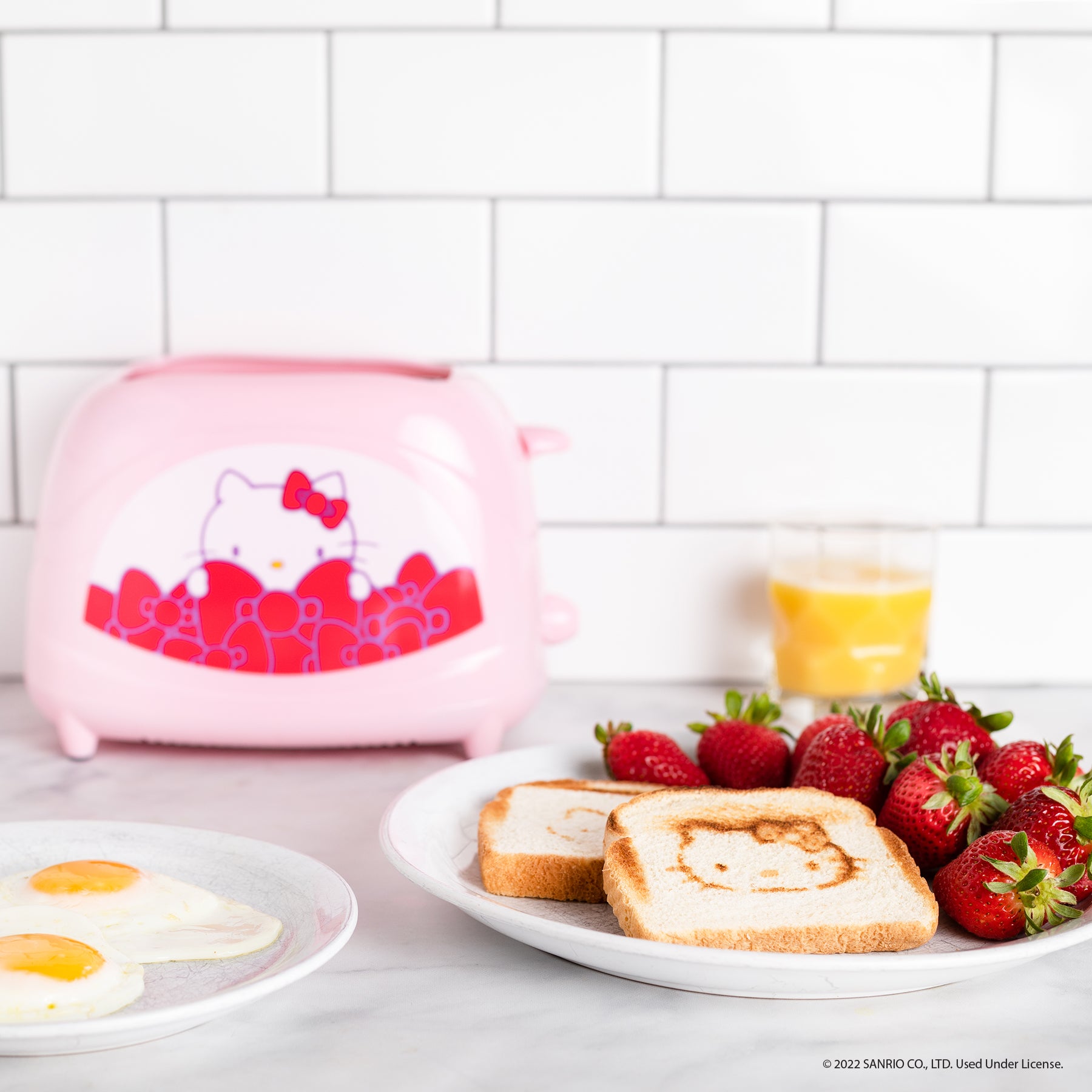 Hello Kitty Toaster - Uncanny Brands