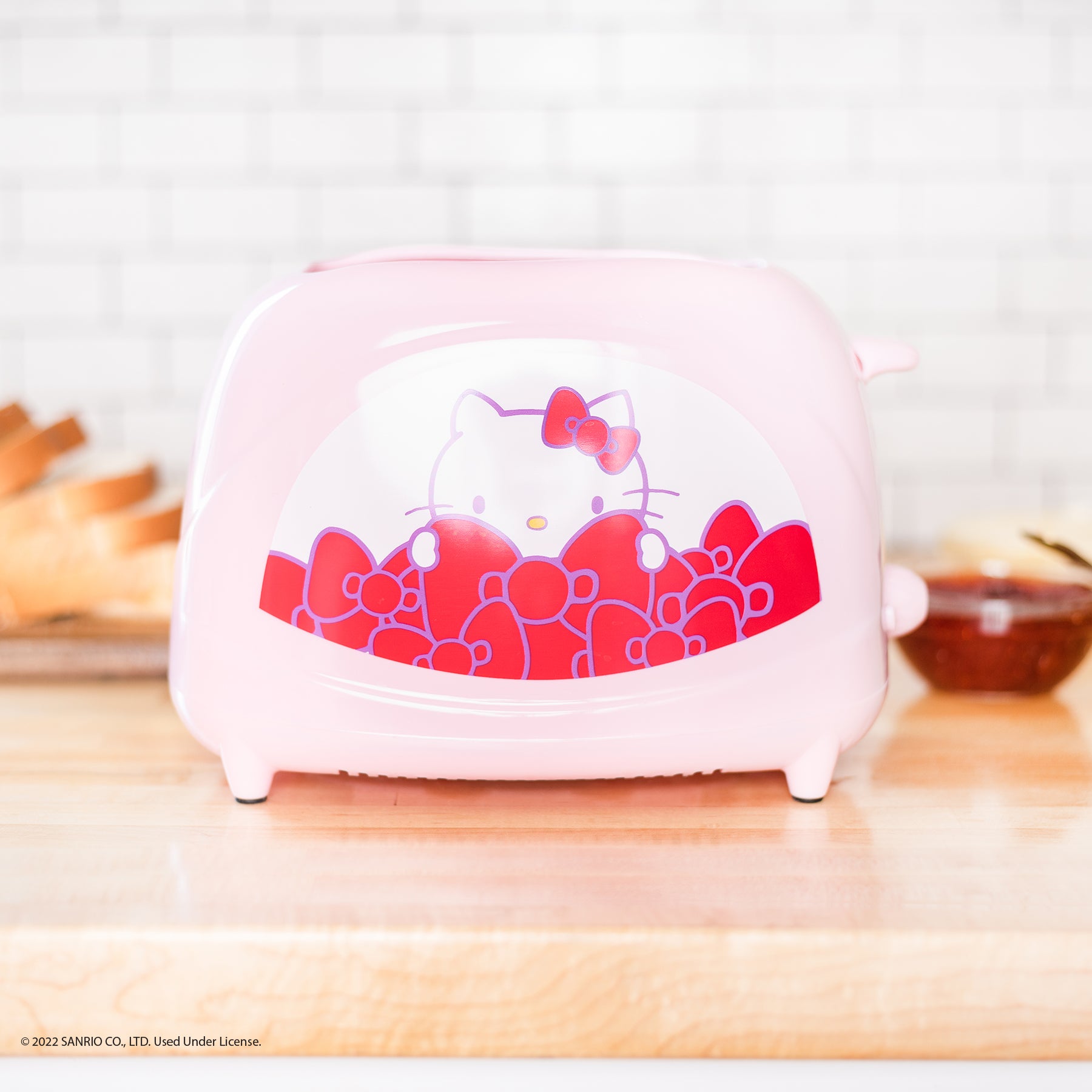 Hello Kitty Toaster - Uncanny Brands
