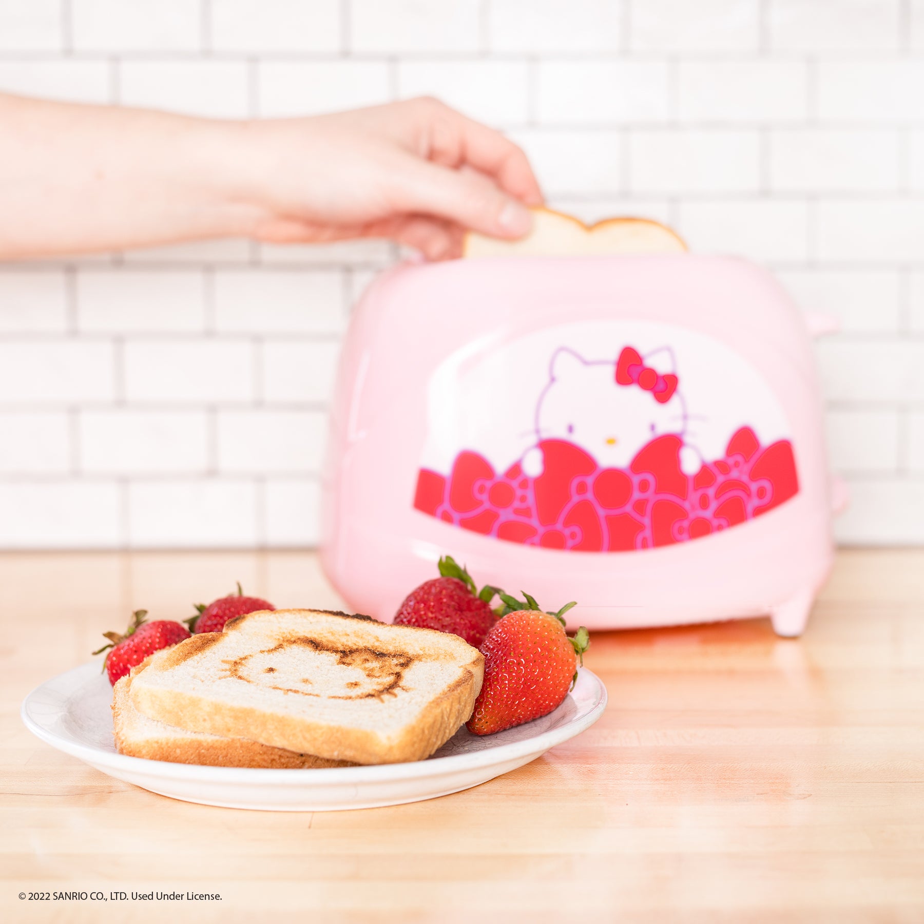 Hello Kitty Toaster - Uncanny Brands