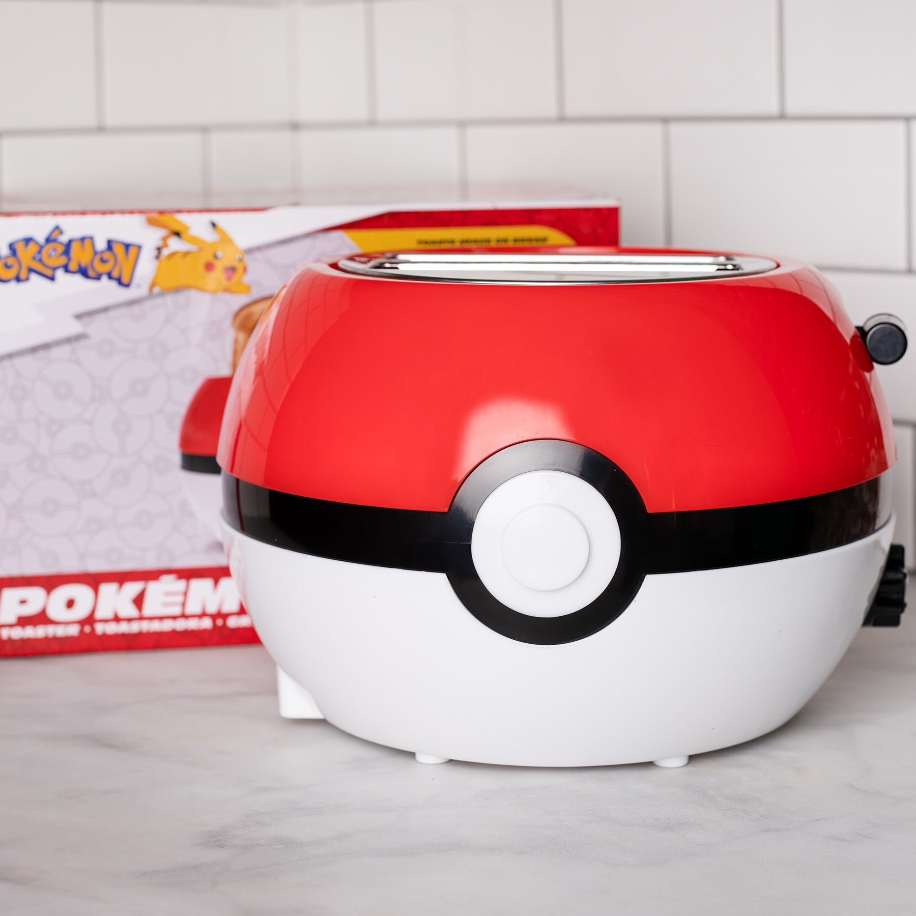 Pokémon Poké Ball Toaster - Uncanny Brands