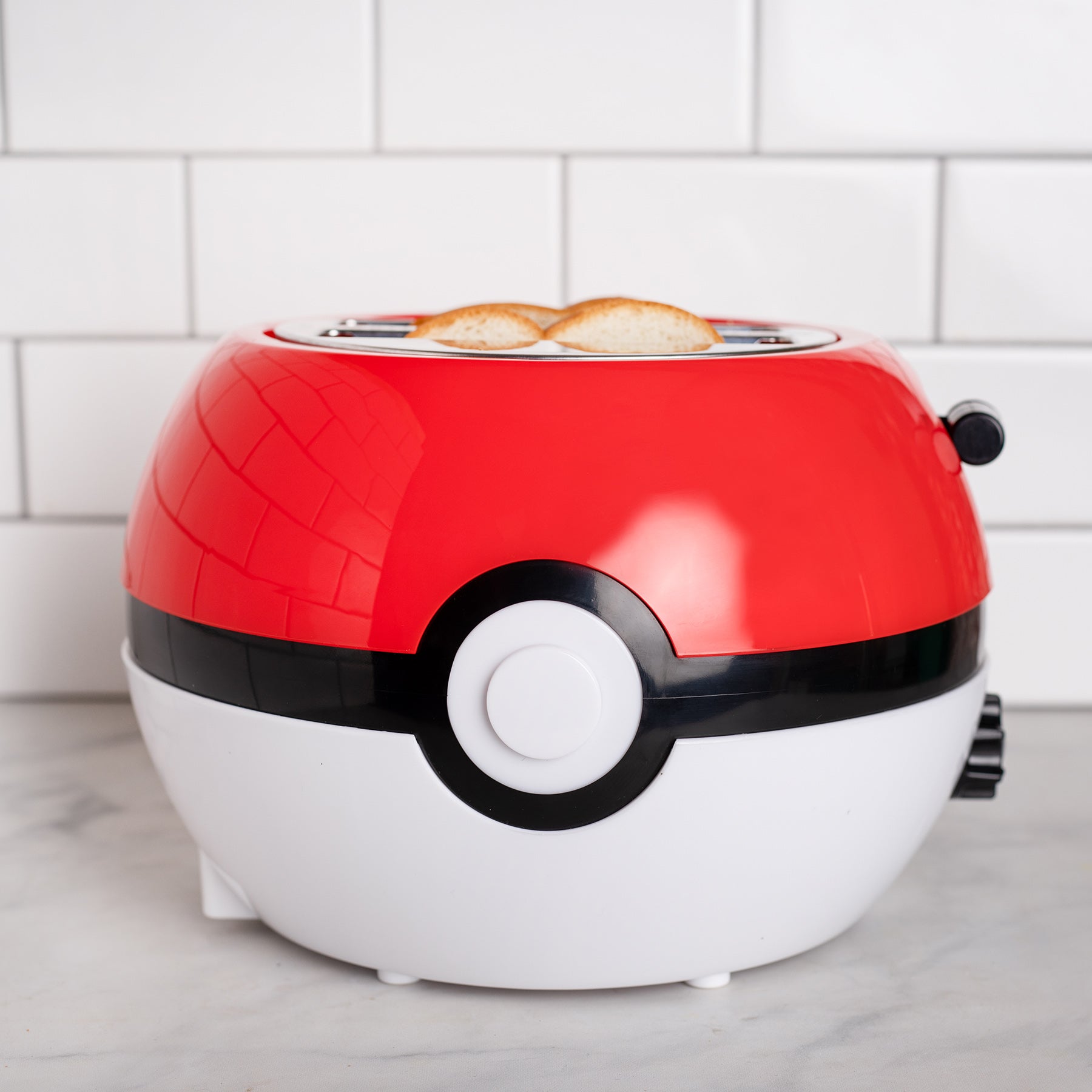 Pokémon Poké Ball Toaster - Uncanny Brands