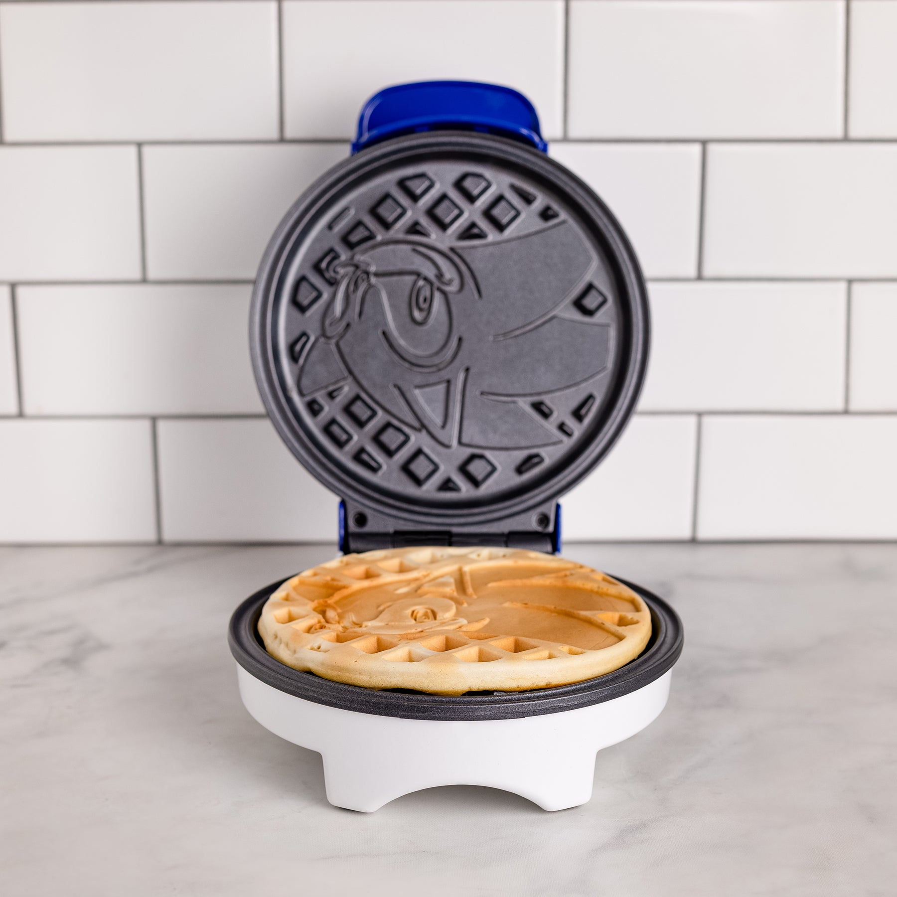 Sonic the Hedgehog Waffle Maker - Uncanny Brands