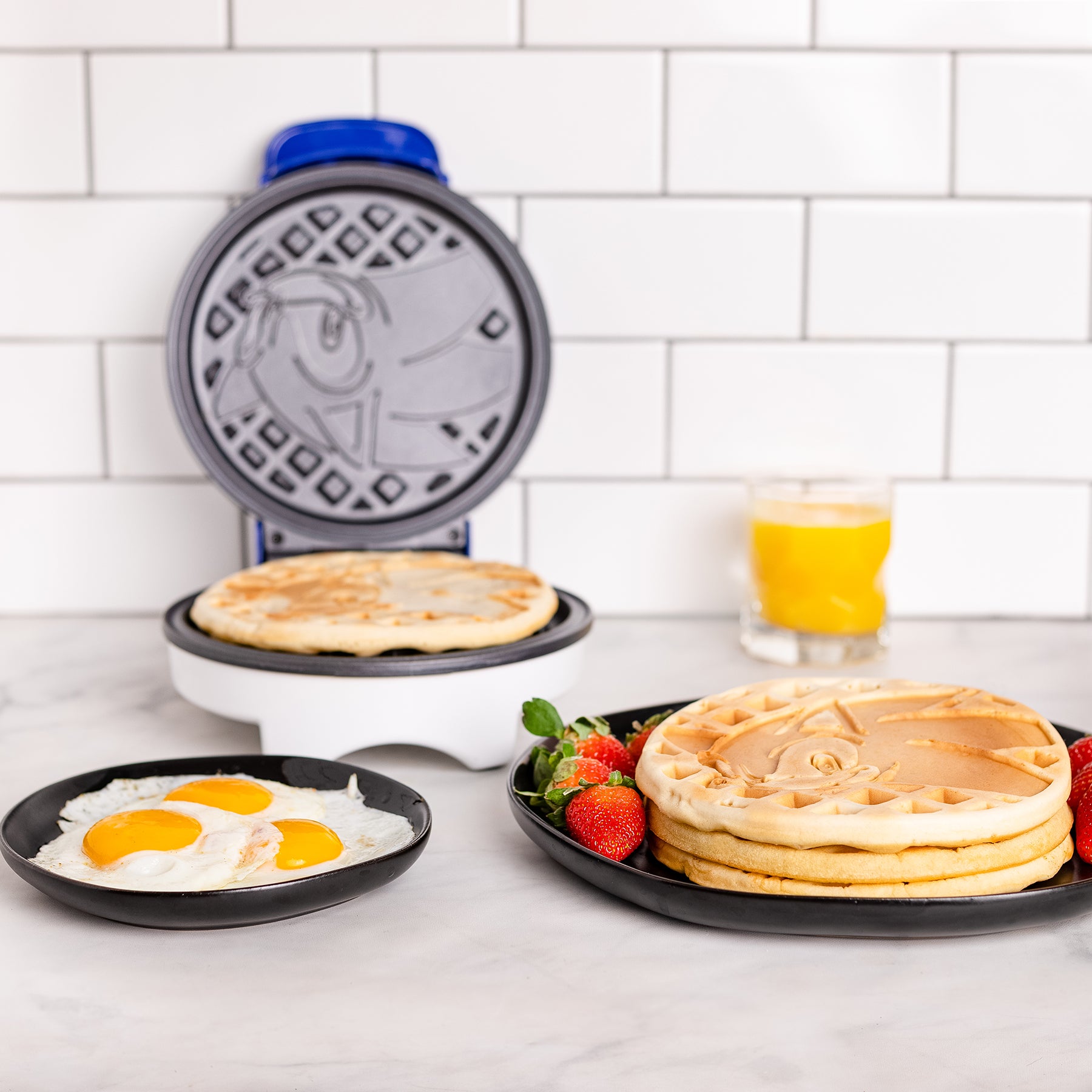Sonic the Hedgehog Waffle Maker - Uncanny Brands